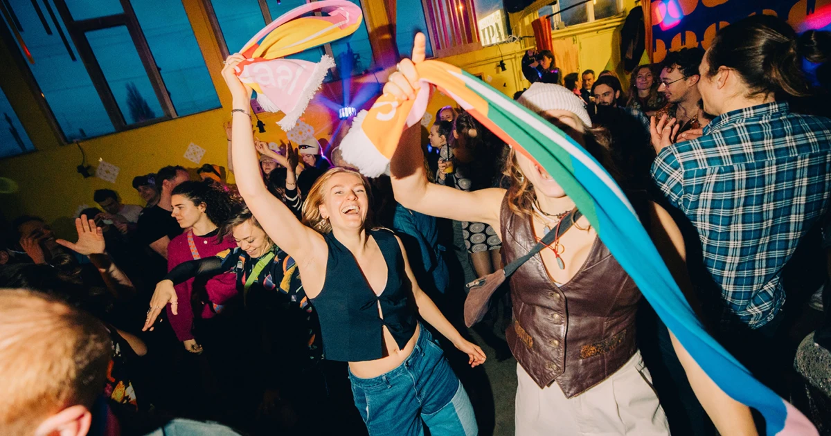 Wake Up Club laat iedereen buiten zijn eigen comfortzone dansen | Sena ...